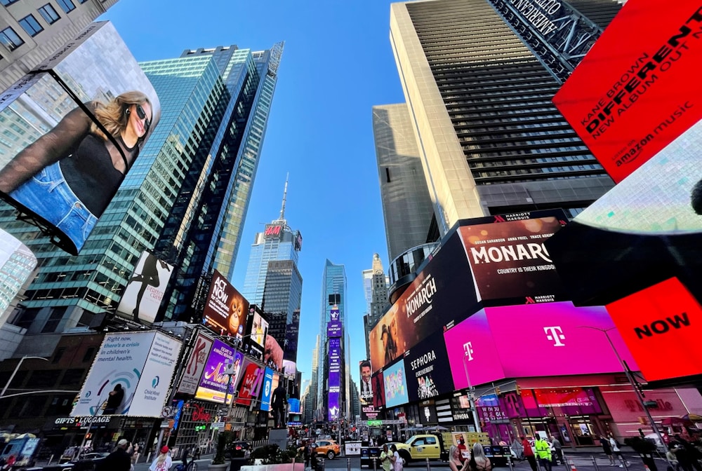 15 tourist neighborhoods that used to be charming but sold their soul