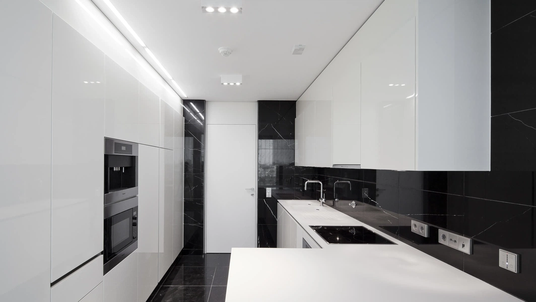 10 stylish black and white kitchen design ideas
