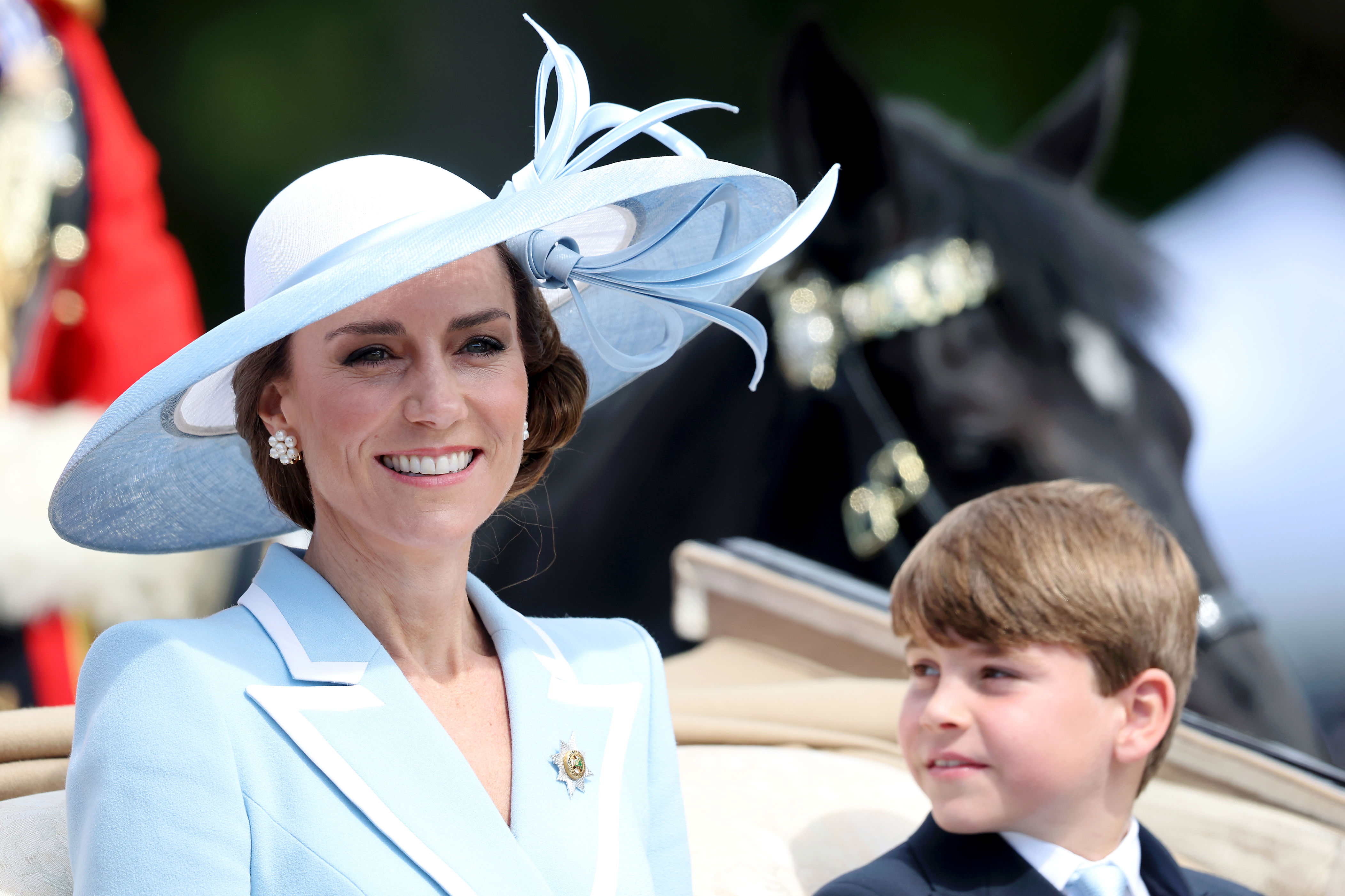 Princess Kate is a mirror image of Princess Diana in the same designer ...