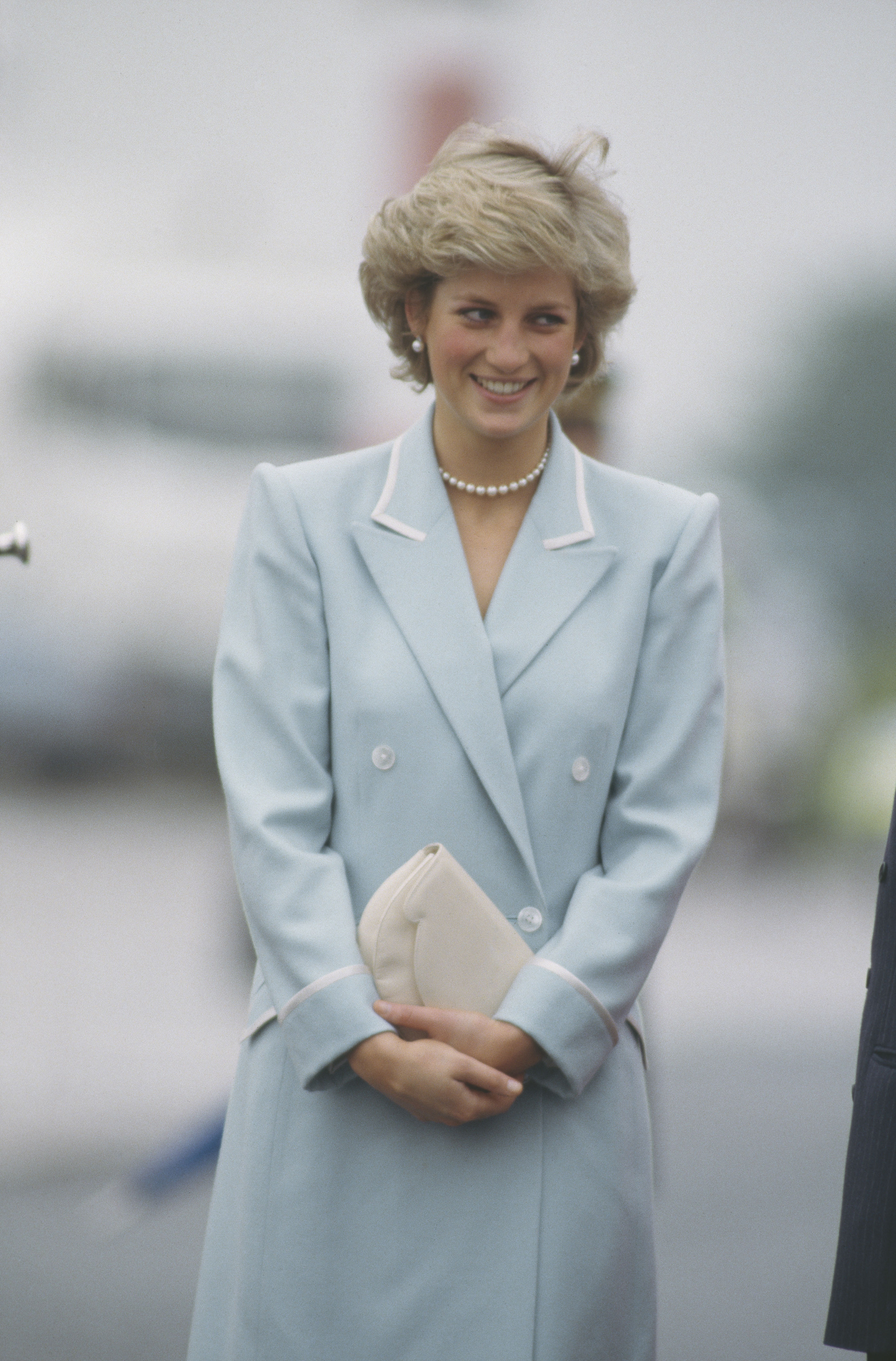 Princess Kate is a mirror image of Princess Diana in the same designer ...