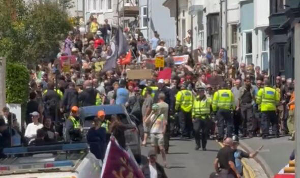 Brighton protest: Chaos today as 'anti-fascist' and 'Stop the Boats ...