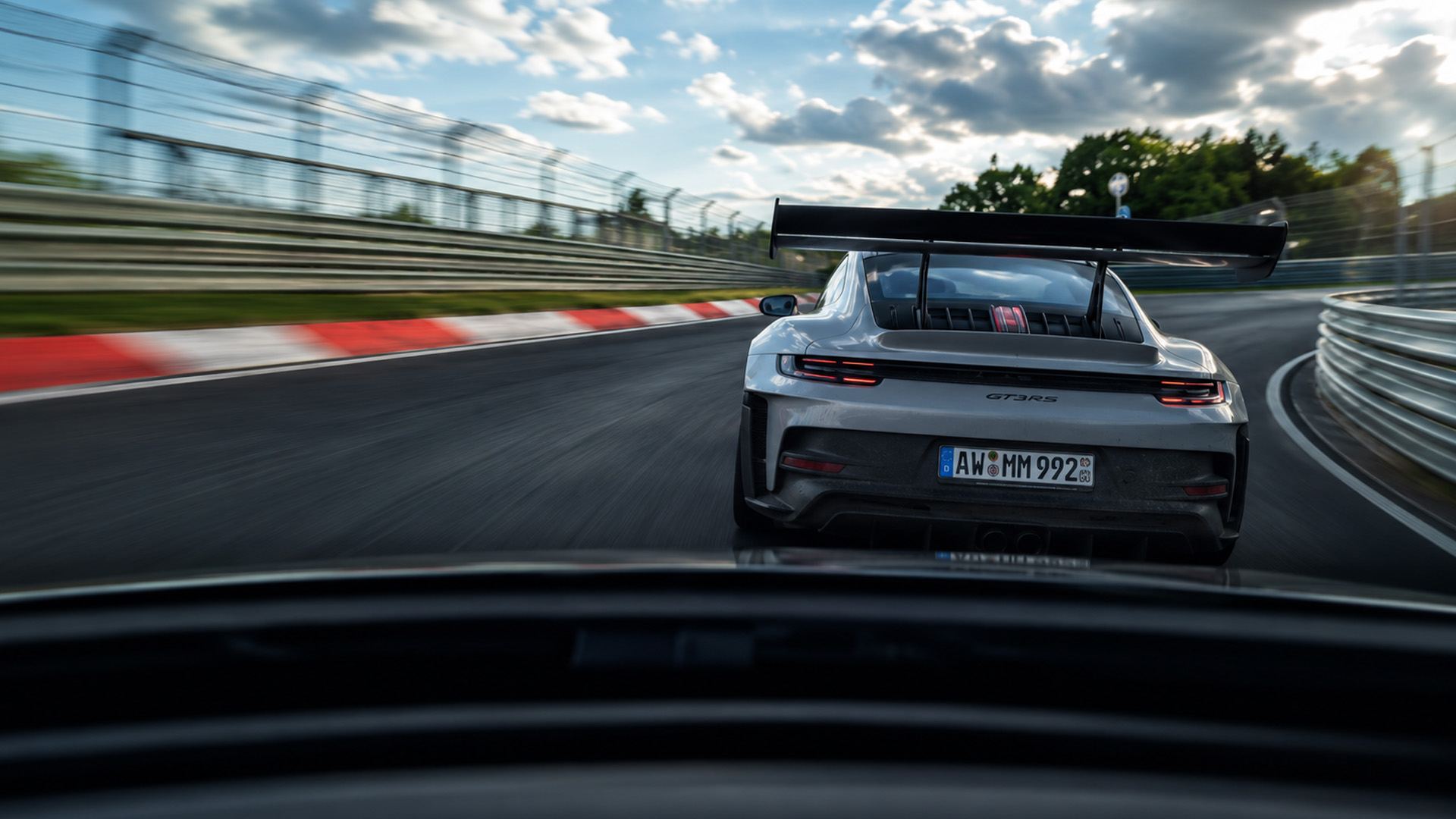 Avoiding a crash with Porsche GT3 at Nürburgring Circuit