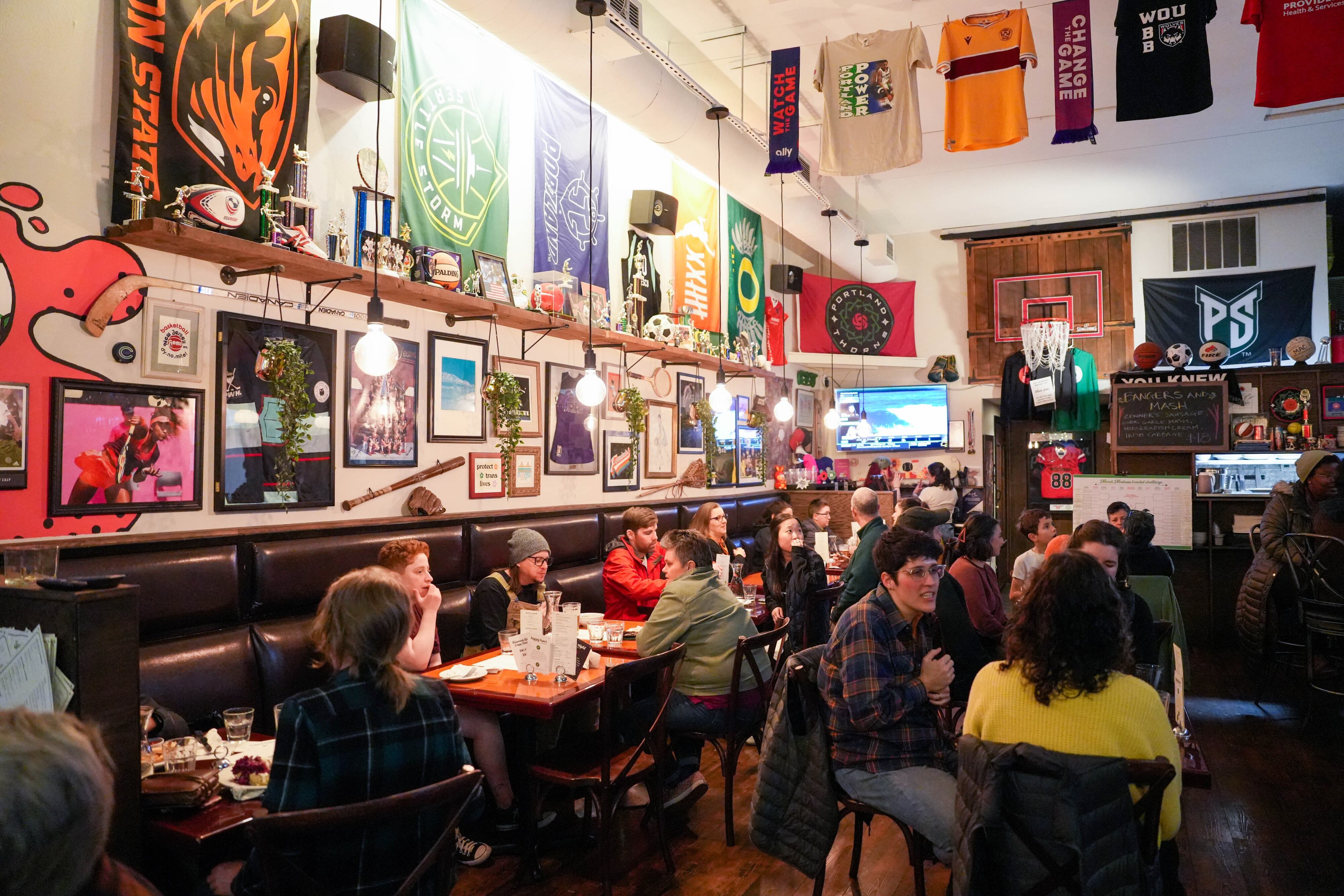 Portland’s iconic Sports Bra bar pitches investors on national ...