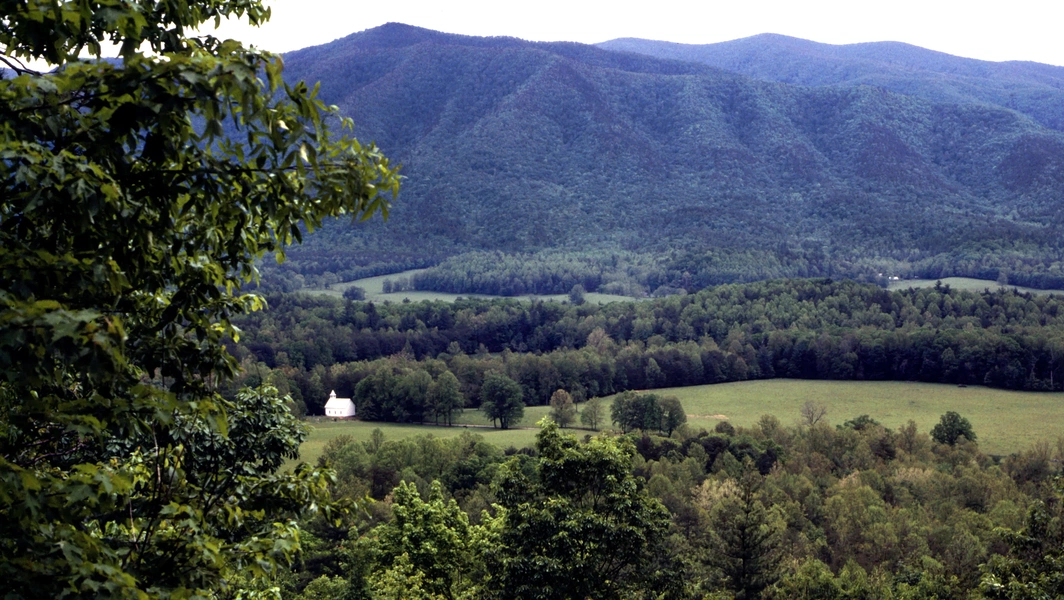 Smoky Mountain towns, trails, and scenic wonders
