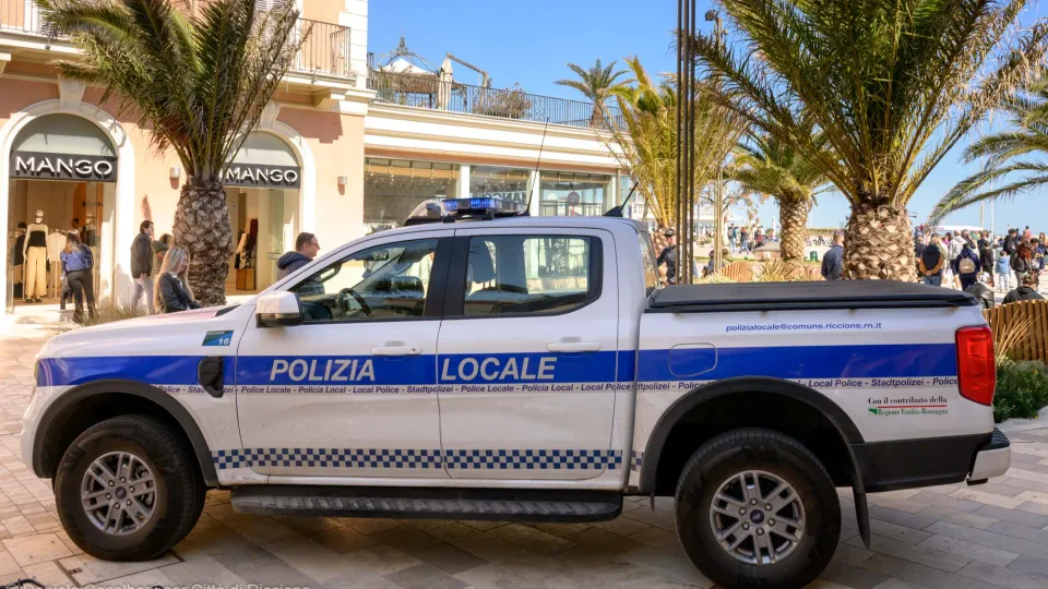 Minore con sedici precedenti fermato con un tirapugni in zona Marano