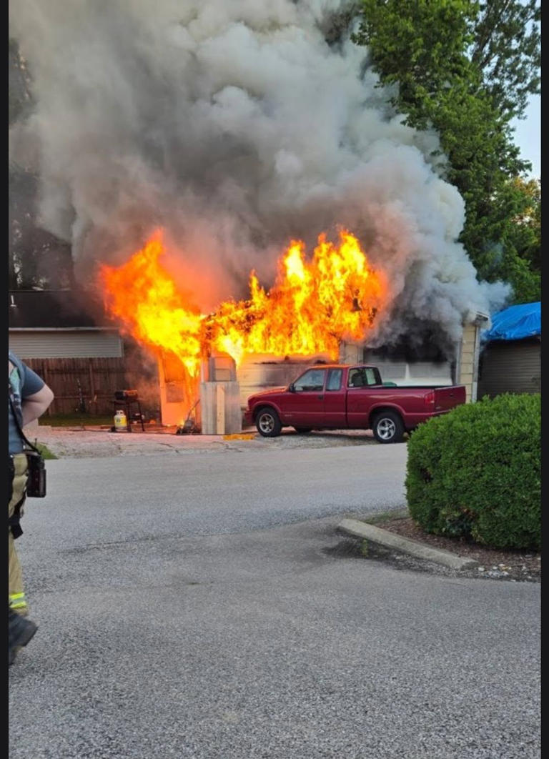 Fire destroys Newburgh garage