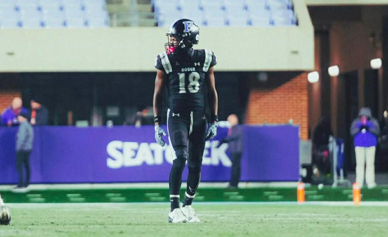 South Carolina offers 2029 receiver after strong camp showing