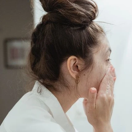 5 rekomendasi facial wash untuk kulit kombinasi pilihan Cosmo