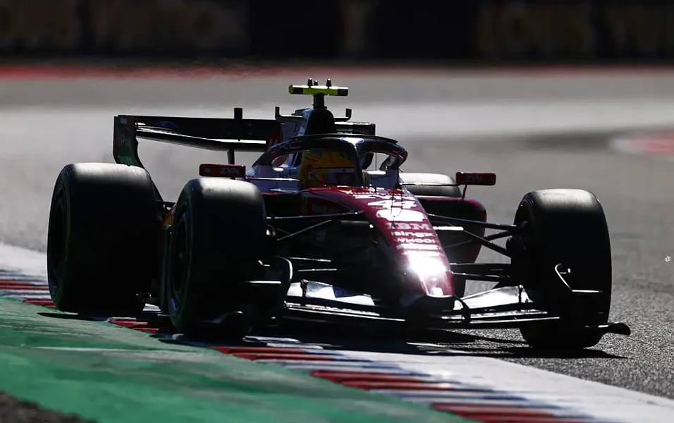 Hamilton urges Ferrari to lead F1 innovation push