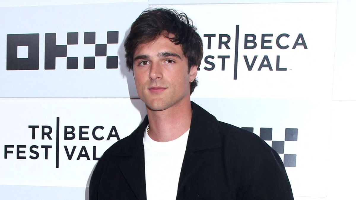 Euphoria star snaps at fan in viral video