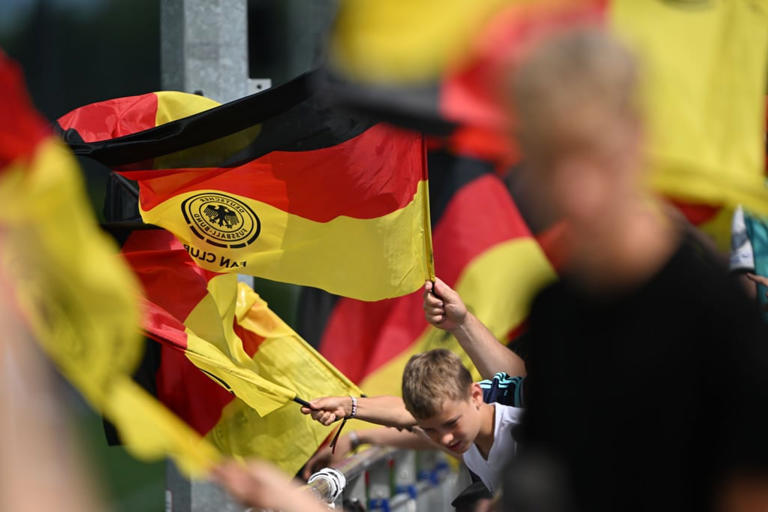 Hinter dieser Deutschland-Fahne verbirgt sich eine fiese Bußgeld-Falle