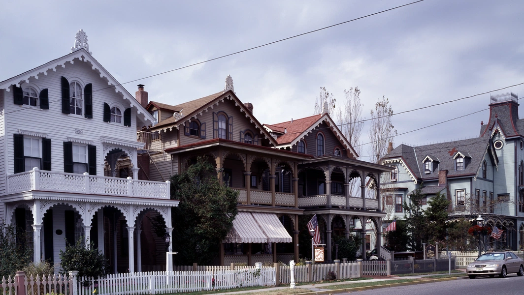 19 scenic small towns for relaxation and charm