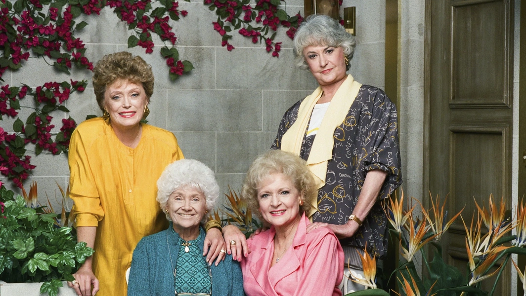 11 iconic sitcom ensembles that shaped television