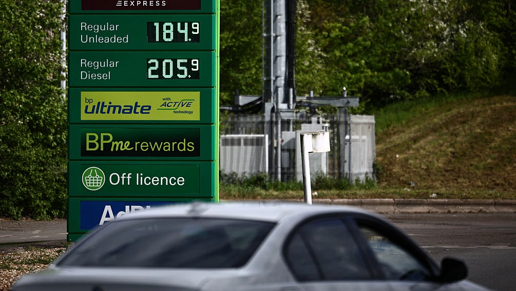 UK recession fears grow as inflation risks complicate BoE policy