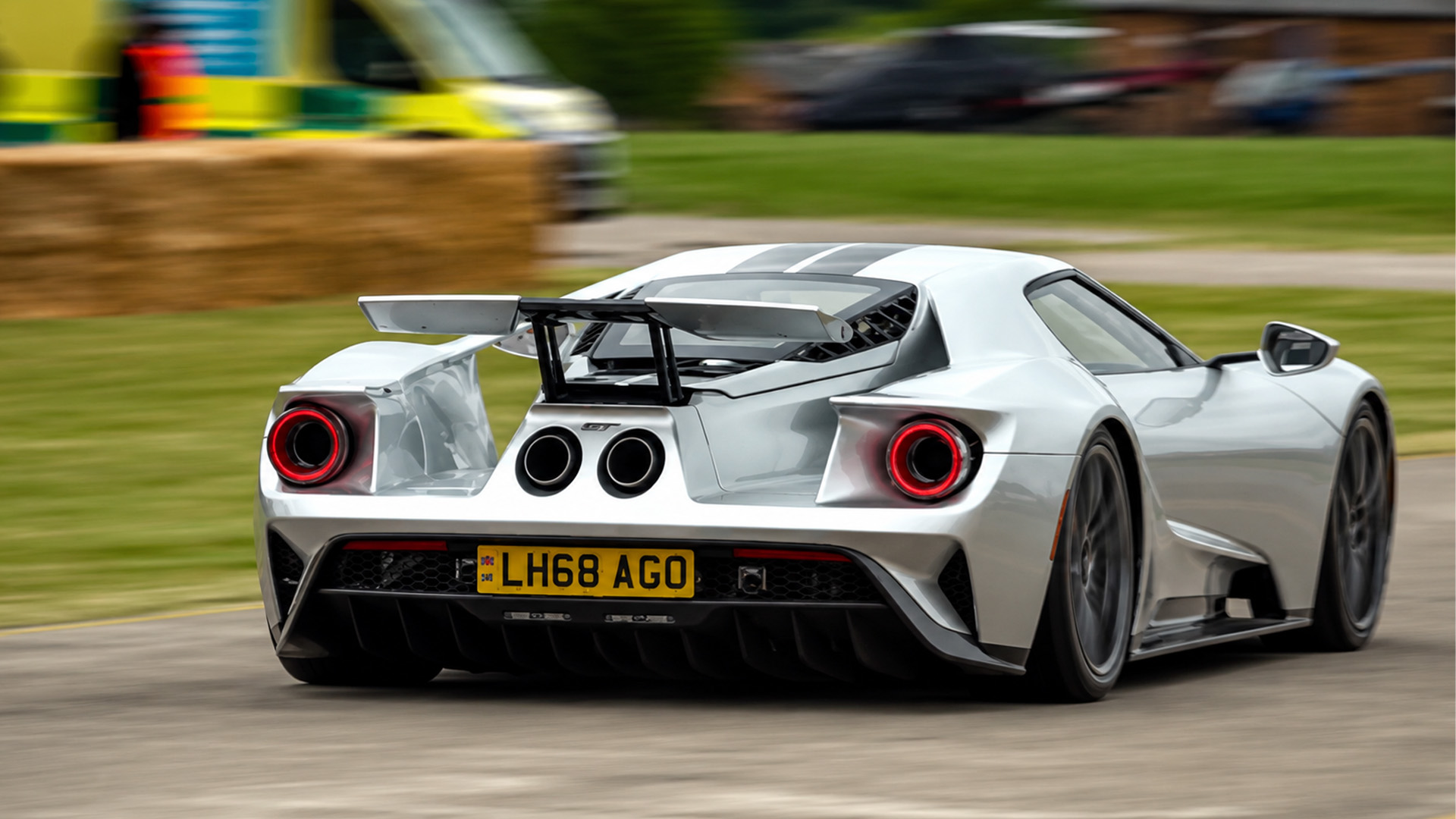 Rare Ford GT reaches top speed within seconds on airstrip