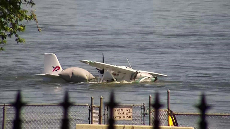 Sea plane crashes into NYC's East River, 2 rescued, FDNY says