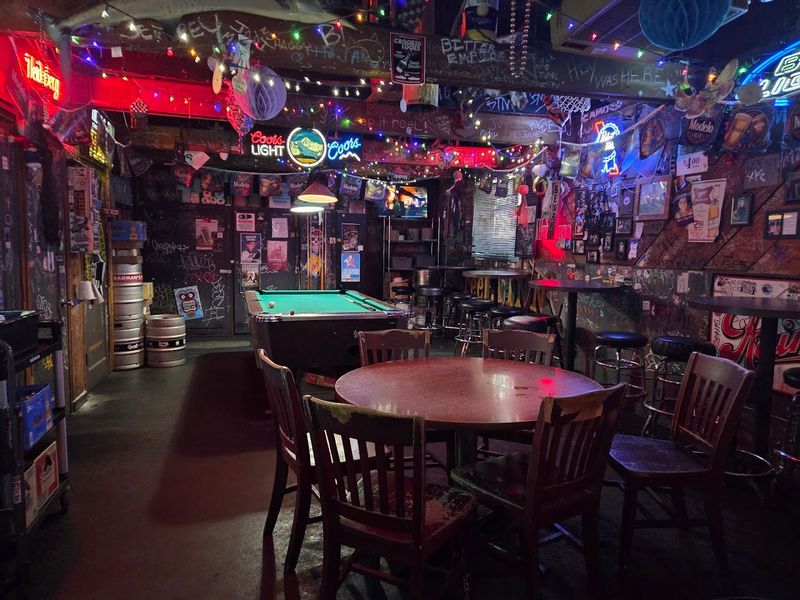 Late-night cravings in Oregon lead you to this no-fuss dive bar with ...
