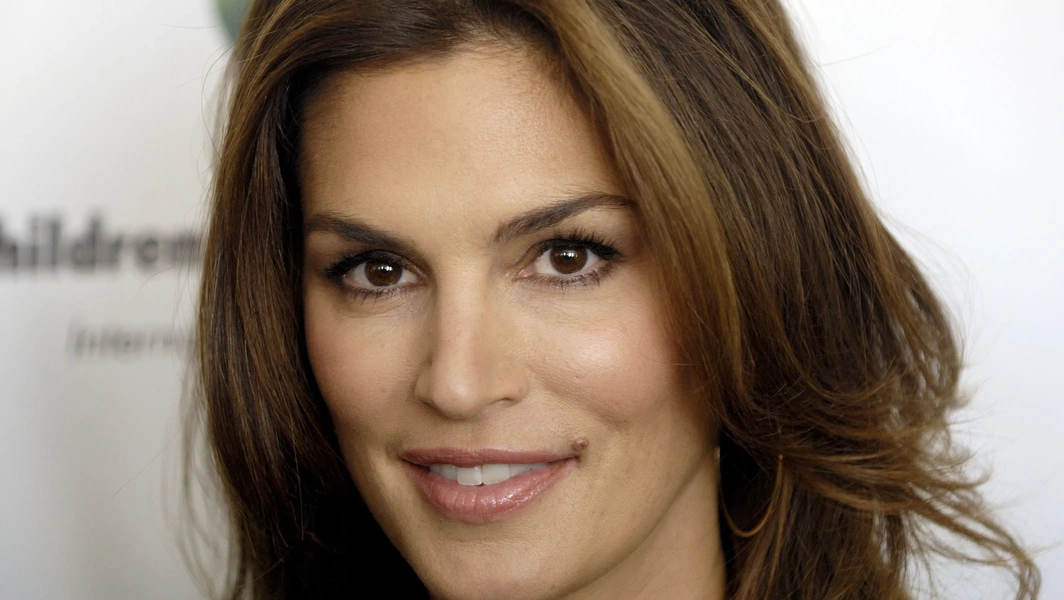 Cindy Crawford’s beauty and wellness at 60