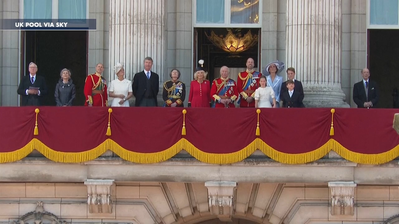 Royal family watches flypast from Buckingham Palace balcony
