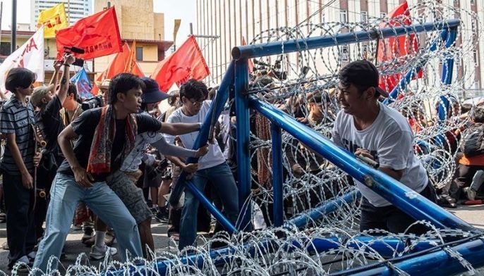 MPD mulls raps vs protester over spray incident