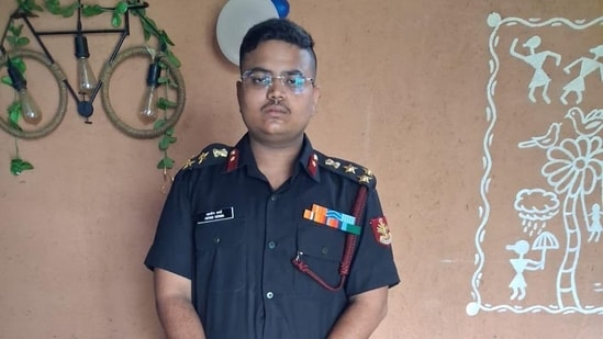 A forged army ID, a dummy pistol and 2 bouncers: How 'fake brigadier ...