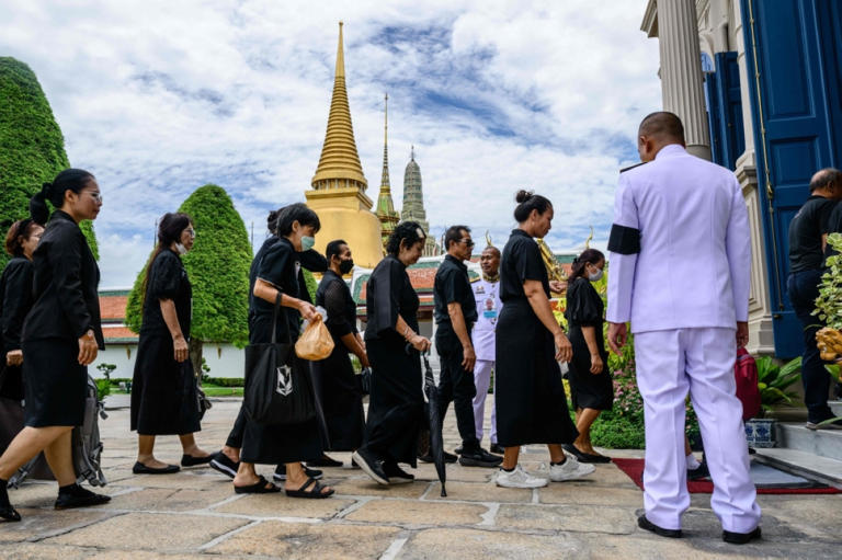 Mourners at Thai royal palace await princess’ body
