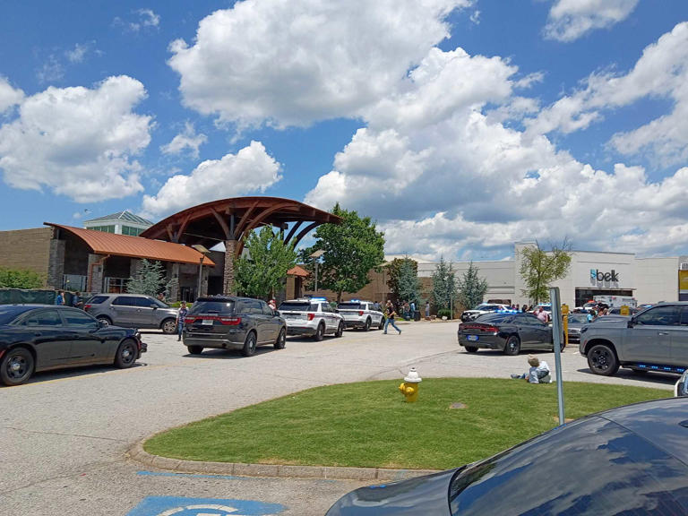 Two gunshot victims reported at South Carolina mall