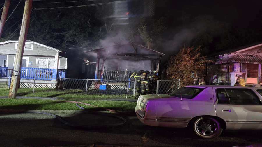 Baton Rouge Fire Department investigates early Saturday morning house fire