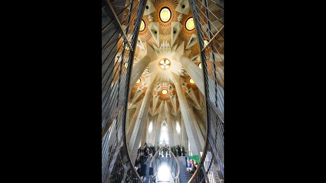 La Sagrada Familia, la interminable obra de Gaudí, bendecida por el Papa