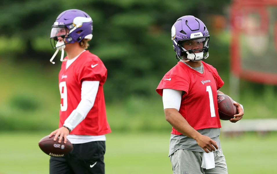 Murray edges ahead in Vikings QB race as roster stakes rise