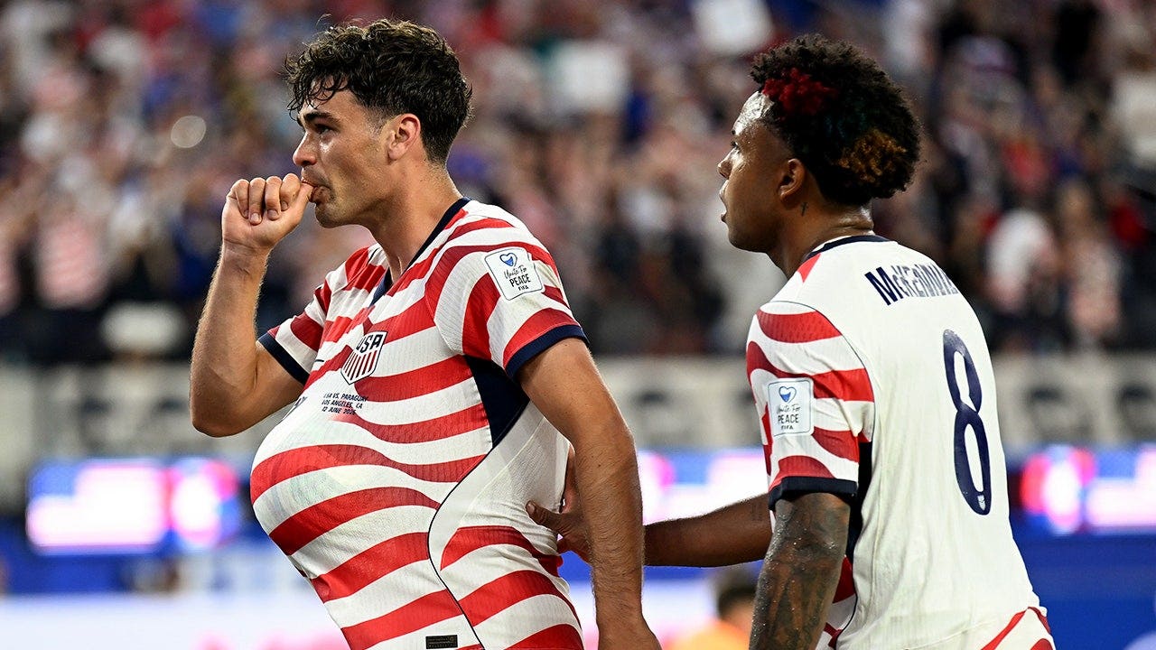 US soccer star Gio Reyna reveals wife is pregnant after stunning ...