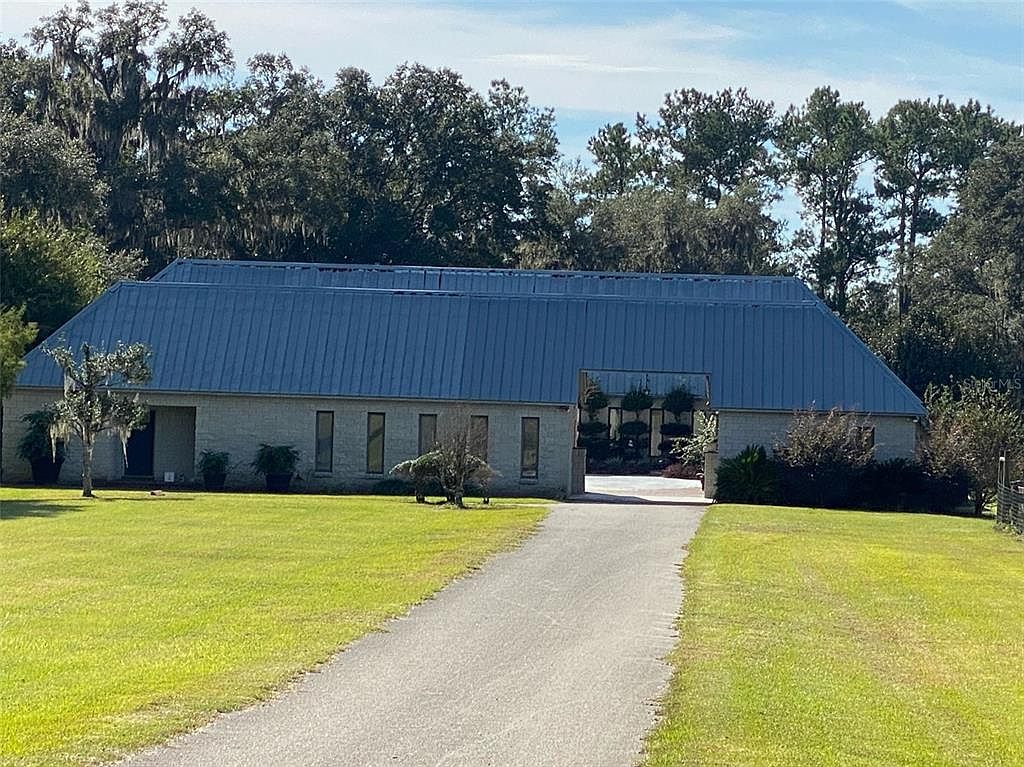 Exceptional 1988 horse farm in Micanopy, Florida, featuring 800+ acres ...