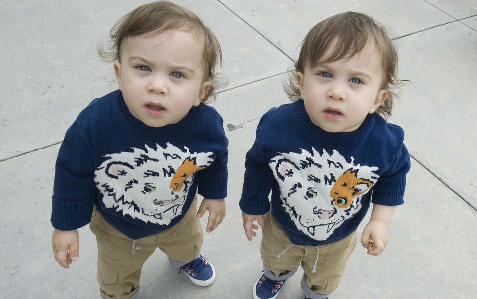 Psychologists urge parents to avoid 'the twins' label