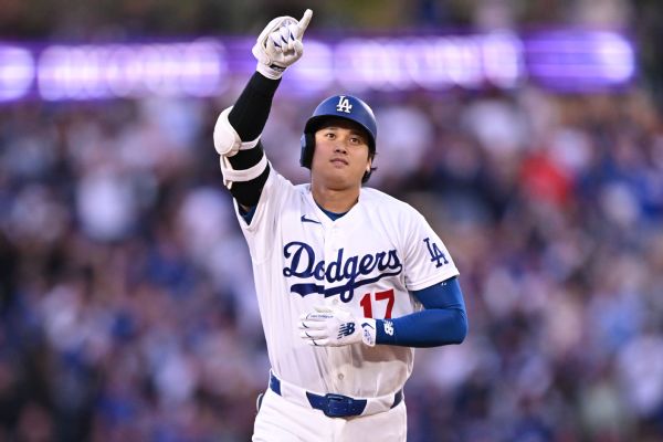 Shohei Ohtani back in Dodgers' lineup after resting knee