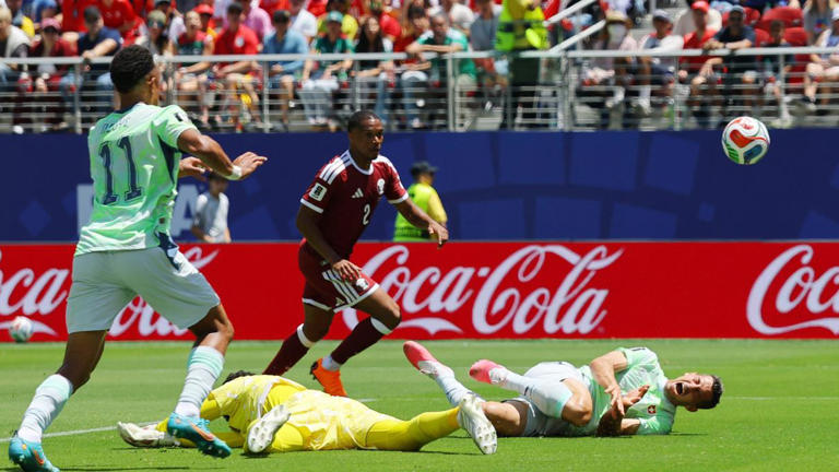 Árbitros mexicanos de VAR, en polémica por penalti en el Qatar vs Suiza