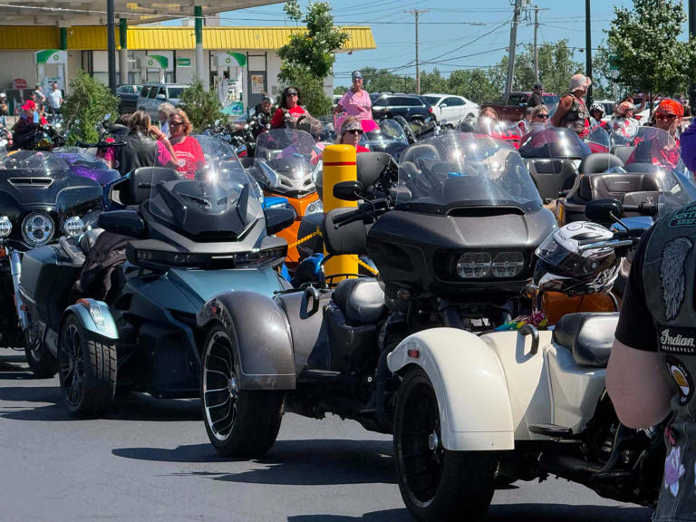 More than 1K women gather for record-breaking ride attempt in Rockford