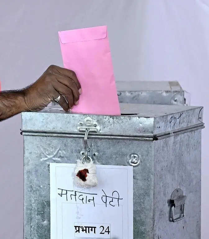 Day after high-voltage polls, Hisar bar body office bearers assume charge