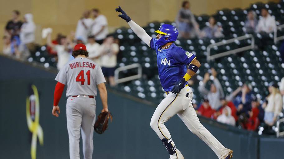 Solo home runs from Lewis, Lee power Twins to 9-8 win over Cardinals