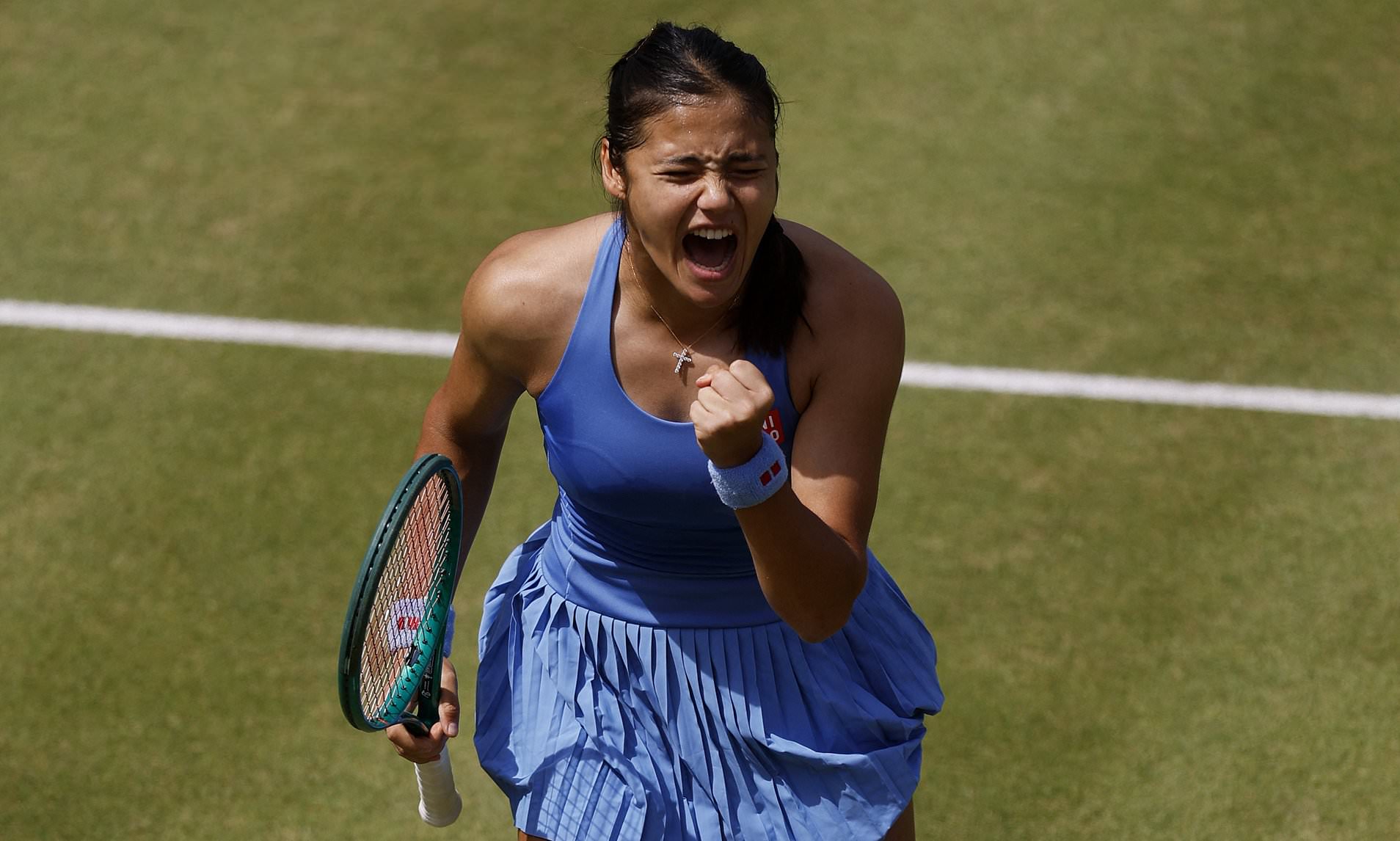 Raducanu battles through Queen's quarter-final despite Trooping the ...