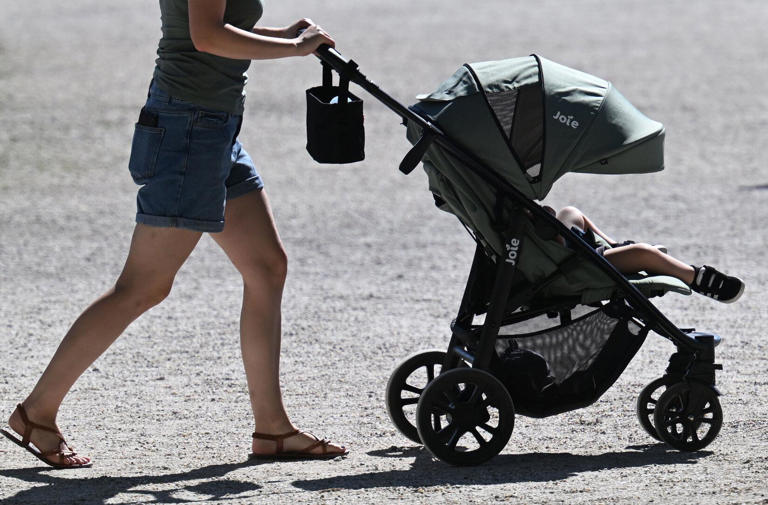 Unfall mit Motorrad: Kinderwagen mit Bub auf Schutzweg gerammt