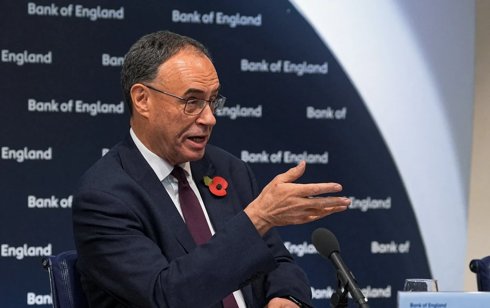 UK recession fears grow as inflation risks complicate BoE policy