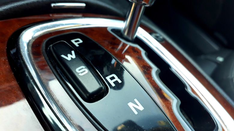 What does W mean on an automatic gear shift selector?