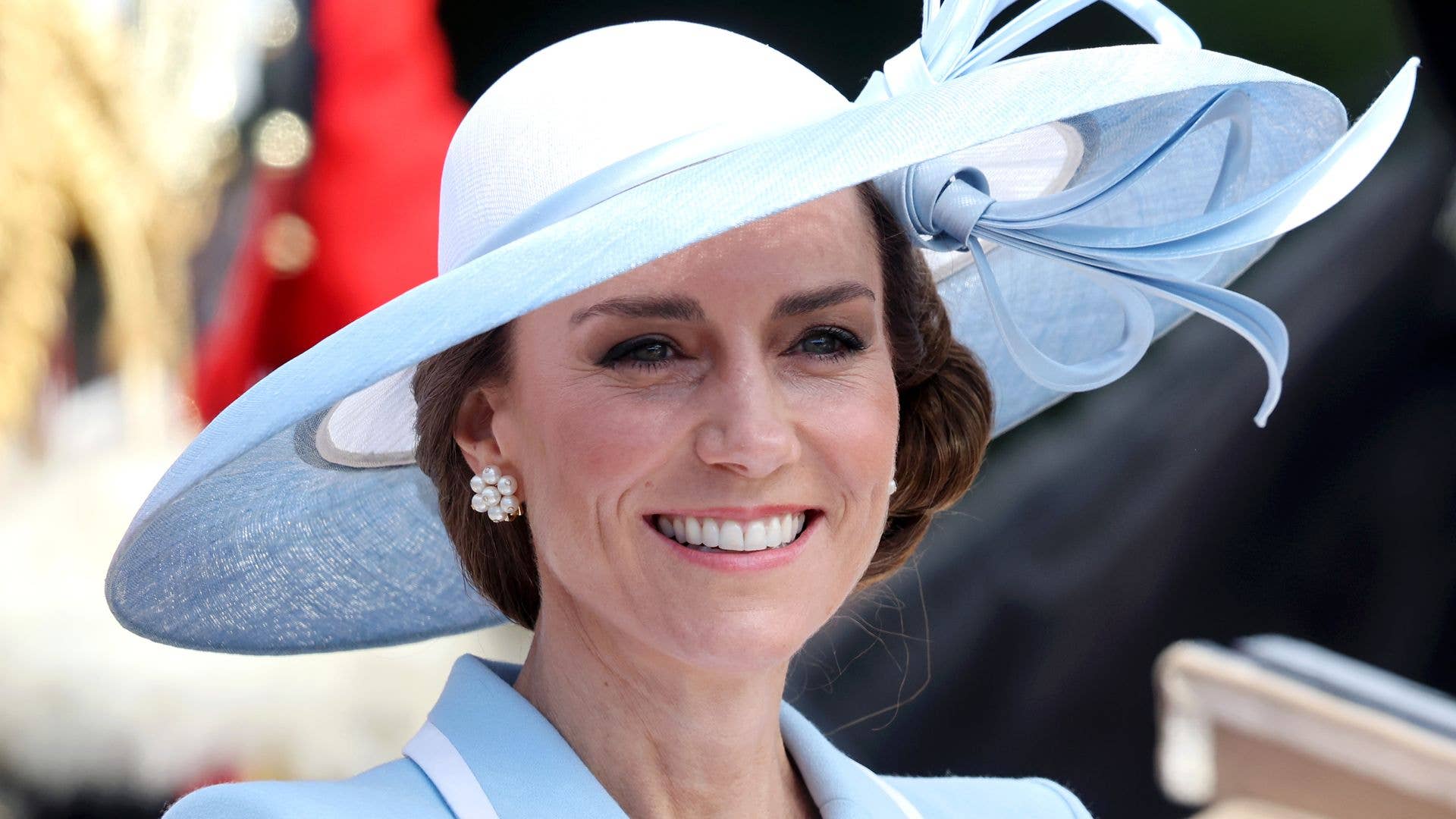 Princess Kate battles the heat in sculpted pastel dress at Trooping the ...