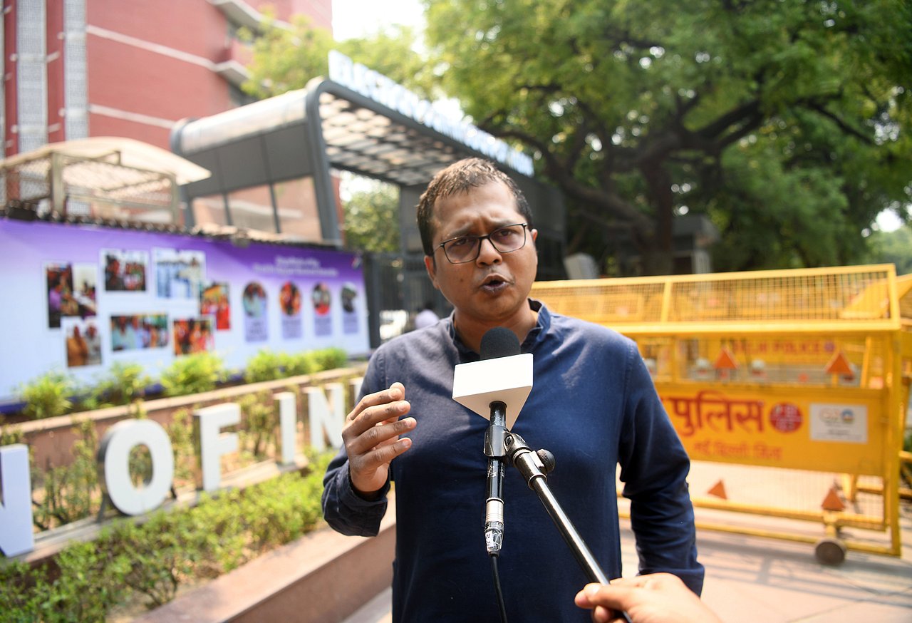 Rebel MPs can't form separate group, face disqualification if they back ...