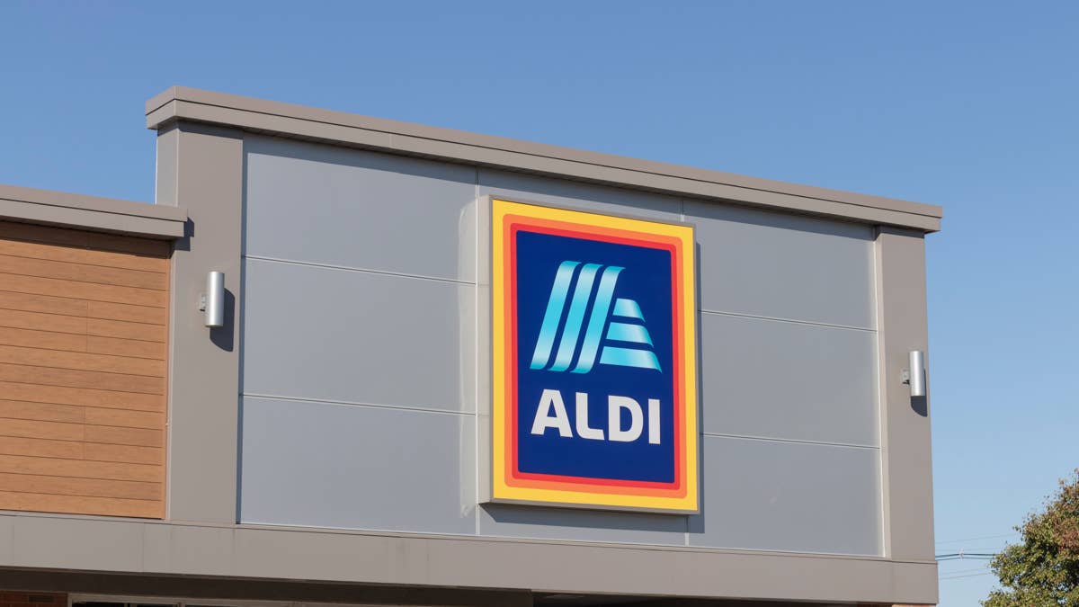 Add a splash of summer color to your table with Aldi's new $3 paper plates