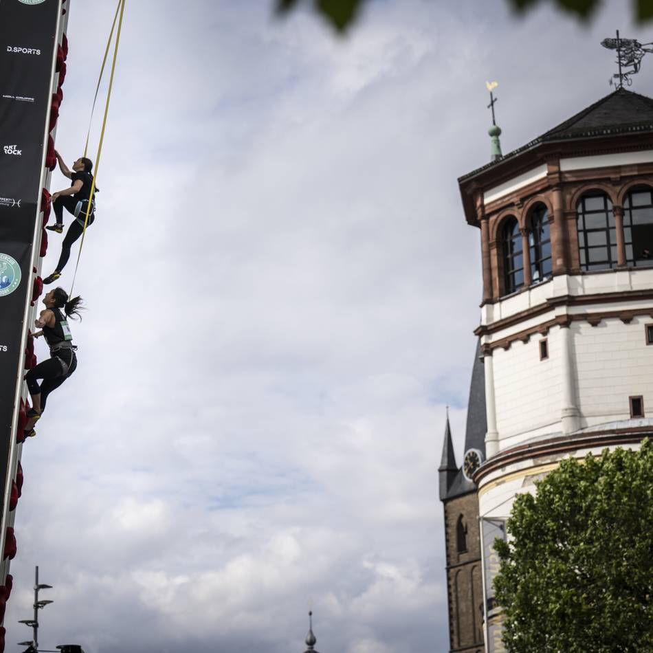 Kletterer und Basketballer machen den Burgplatz zur Sportarena