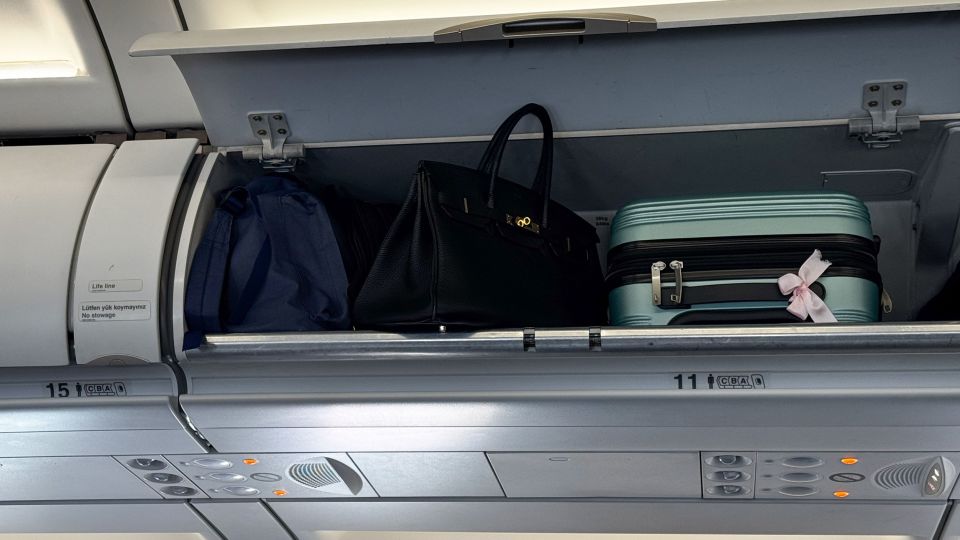 Don’t grab your bags in an airplane emergency, industry body warns