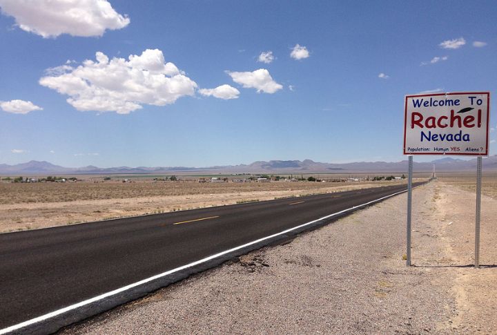 15 bizarre American towns that feel like postcards from another planet