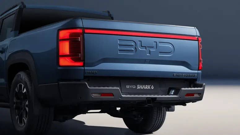 BYD's 1.5L hybrid truck just beat America's full-size trucks in a drag race