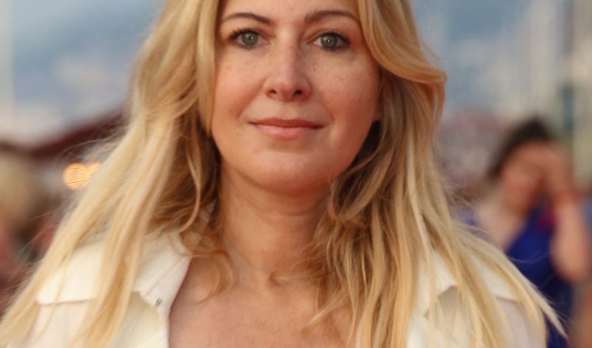Loin de Paris, Amanda Sthers sort du silence : l'écrivaine met en ...